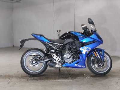 [5784] Suzuki GSX-8R - EM1AA-103083