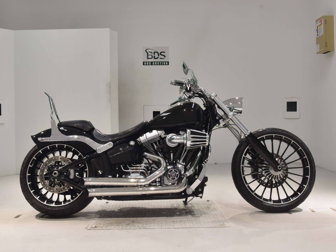 [2505] HD BREAKOUT FXSB1690 - 5HD1BFVE2HB016018