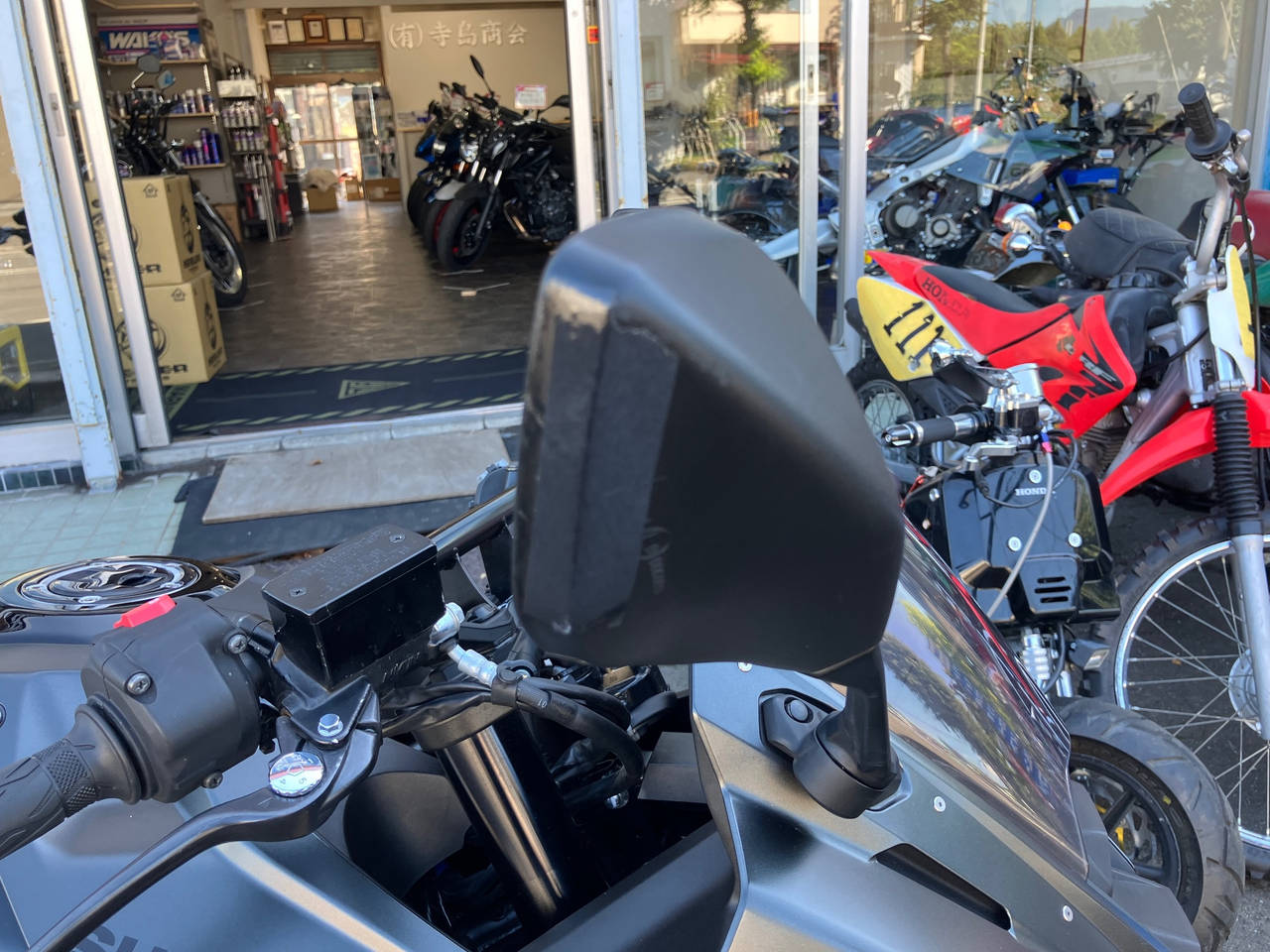 [0023] Suzuki GSX-8R - EM1AA-101713