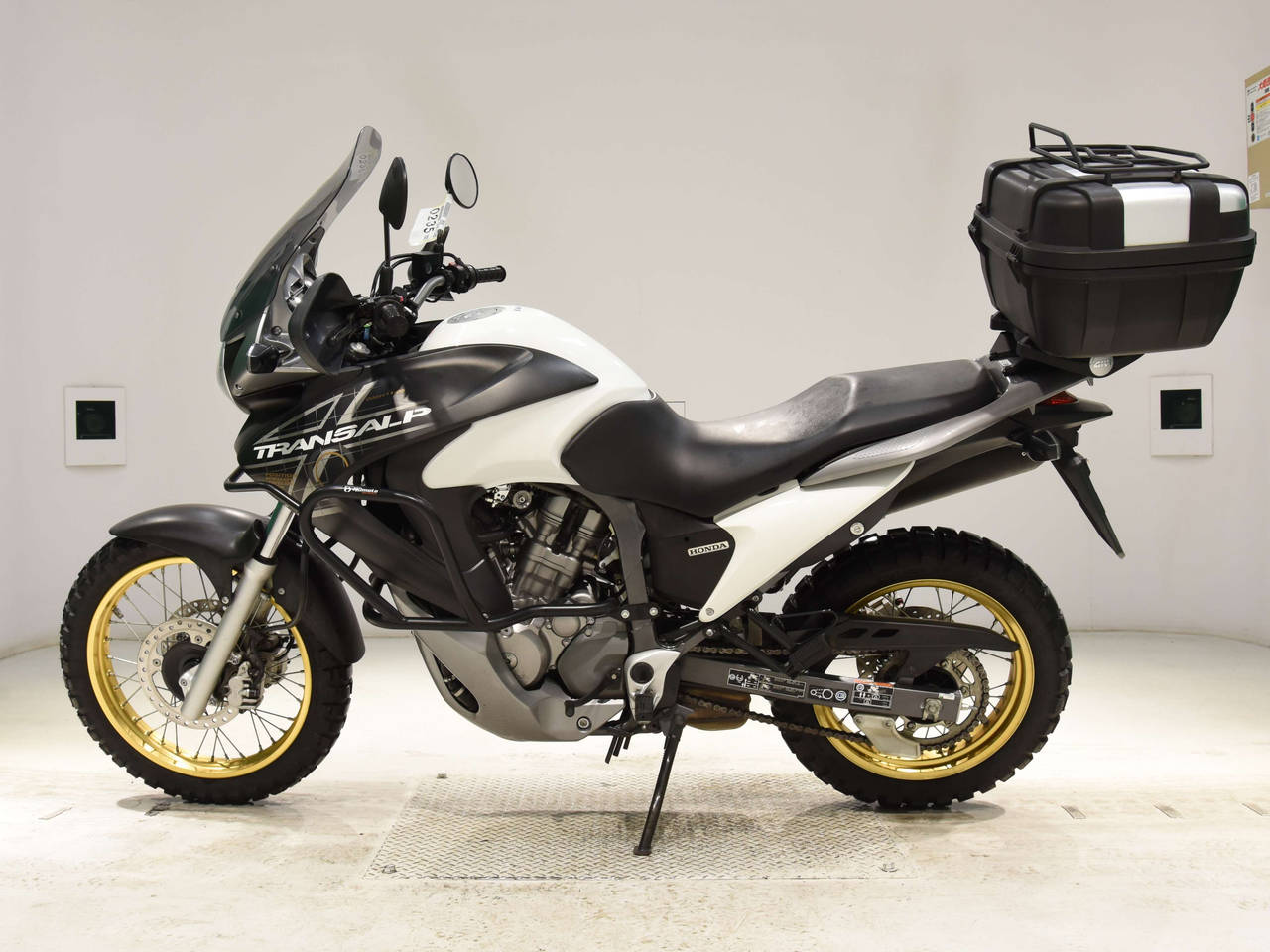 [0235] Honda XL700V TRANSALP - ZDCRD15A0BF012994